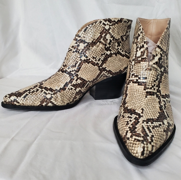 Zara | Shoes | Zara V Vamp Western Style Snakeskin Ankle Boot Size 37 ...